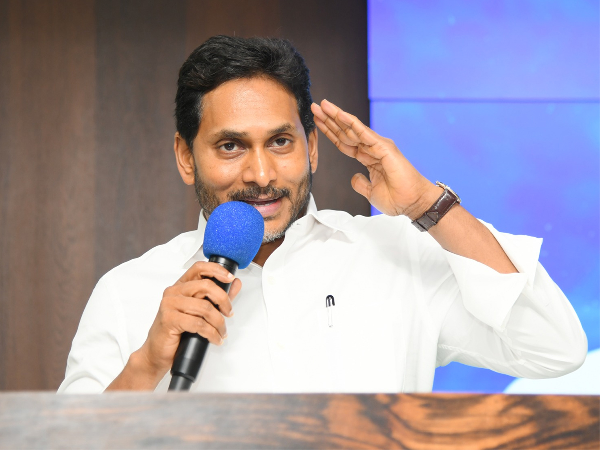 వైఎస్సార్‌సీపీ స్ధానిక సంస్ధల ప్రజాప్రతినిధులతో వైఎస్‌ జగన్‌ సమావేశం (ఫొటోలు) | YS Jagan Key ...